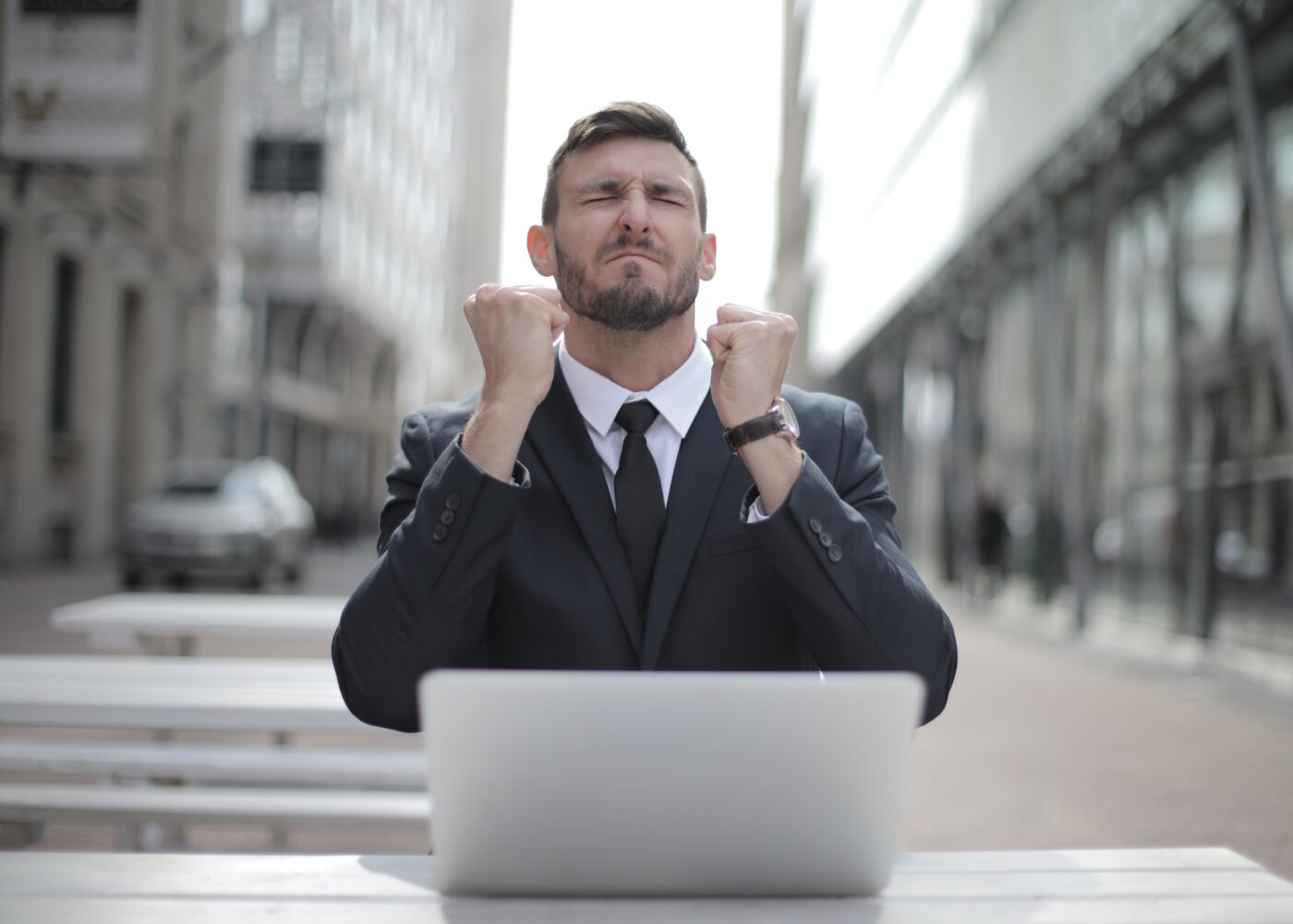 The Secrets of Power Body Language to Radiate Confidence - CogniFit ... The Secrets of Power Body Language to Radiate Confidence - CogniFit ...